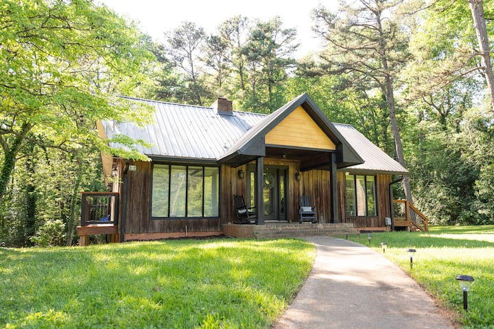 Peaceful Cabin Near Uptown! On 3.5 Acres W/hot Tub - Charlotte, NC