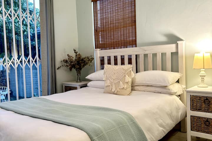 The Surfers Place - Somerset West
