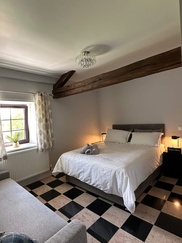Double Room With En-suite #4 - Le Vigeant