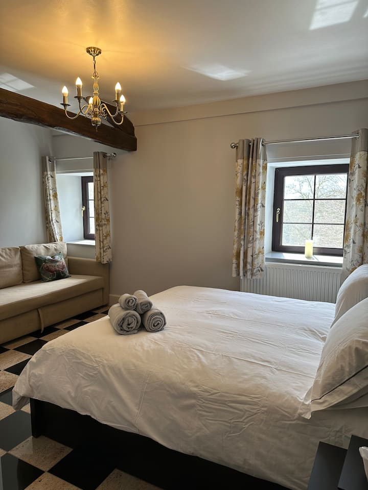 Double Room With En-suite #3 - Le Vigeant