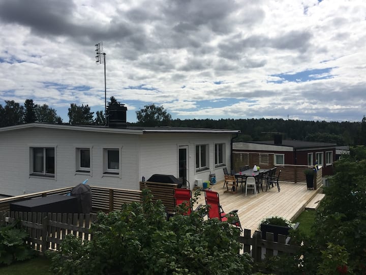 Rymligt Hus Söder Om Stockholm - Huddinge