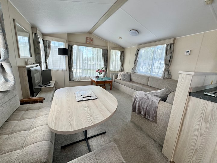 Sweet Pea Pet Friendly Lodge, Free Hoburne Passes - Cirencester