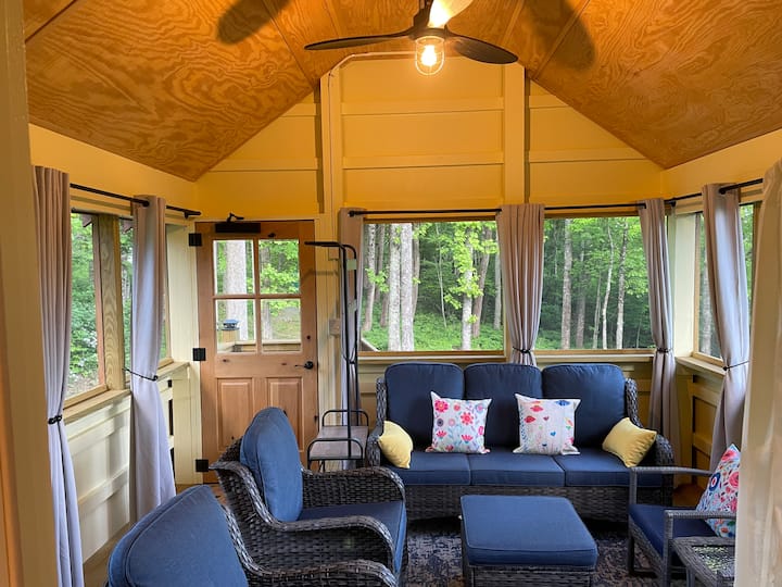 Loft Log Cabin - Shenandoah National Park