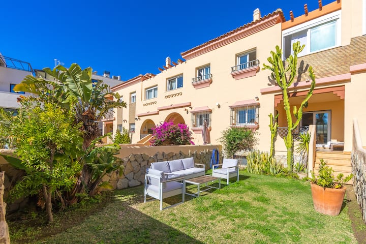 Exclusiva Casa Con Jardín , Piscina , Pista Pádel. - Tarifa
