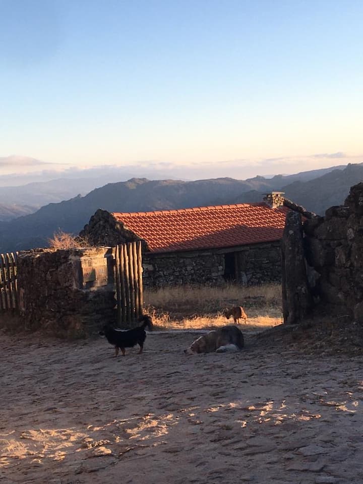 Abrigos De Pitões - Abrigo De Baixo - Montalegre