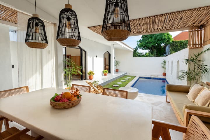 Sunny Island Rustic Villa With Private Pool - Canggu