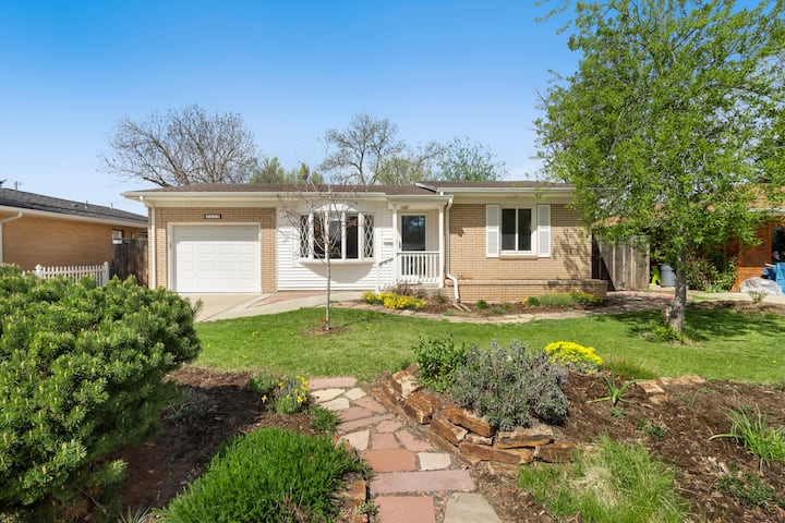 Central Retreat With Covered Patio & Yard - Longmont, CO