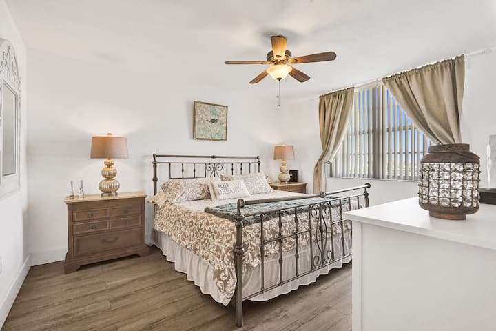 Yc Aventura  View Free Parking - Aventura, FL