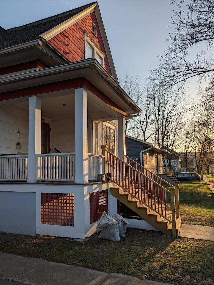 Paddock House
Privacy And Peace. Walk-in Comfort! - Lansing, NY