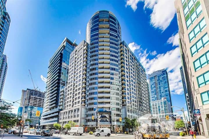 Charming Condo Near Attractions - Toronto