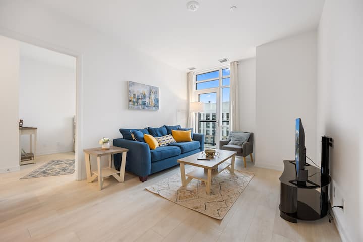 Brand New 2 Bedroom 2 Bathroom  Apt-free Parking - Toronto