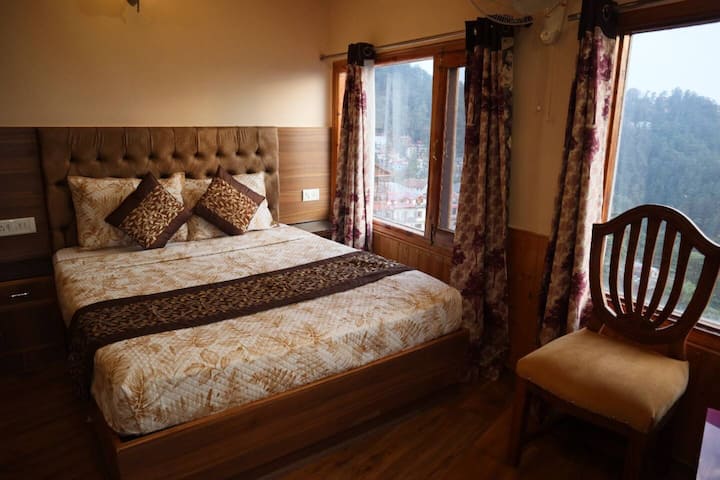 Room With Panoramic Mountain Views In Shimla - Shimla
