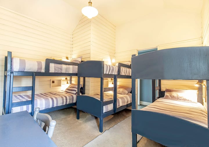 Bed In 6-bed Female Dorm -The Valley House Hostel - Achill Island