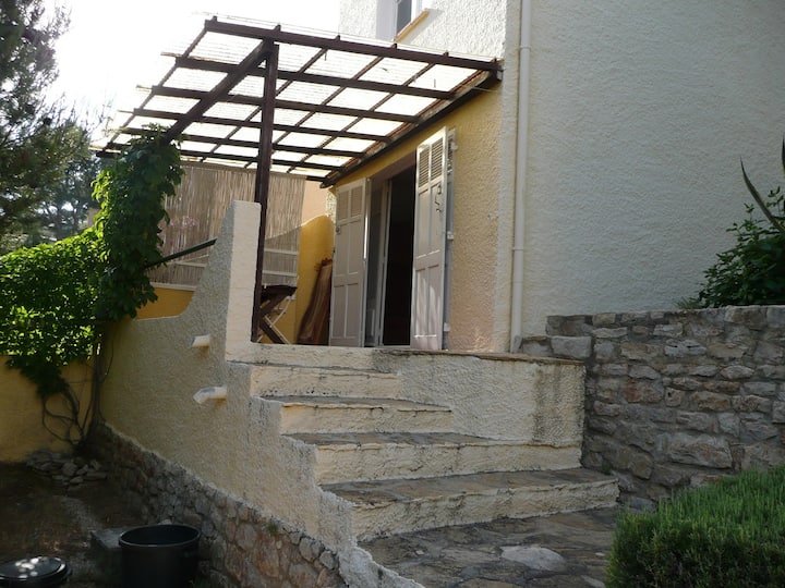 Un Studio Dans Villa - Bandol