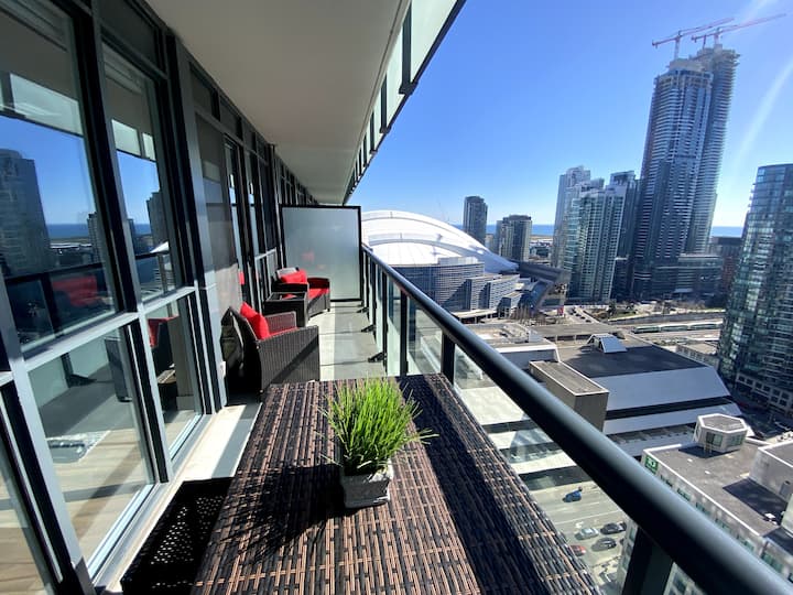 Central Toronto Suite W/ Free Parking & City Views - Toronto