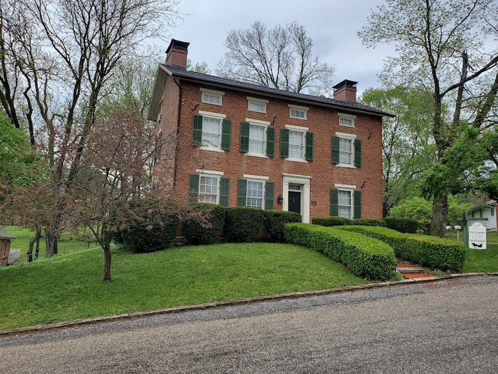 Ellis Sander Bed & Breakfast- Room2 - Nauvoo, IL