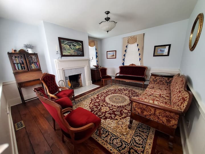 Ellis Sander Bed & Breakfast- Room2 - Nauvoo, IL