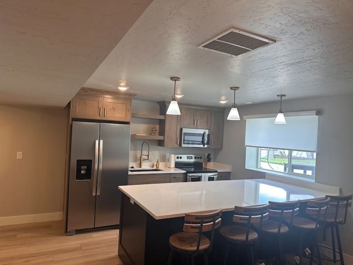 Beautiful New Basement Apt.! - Ogden, UT