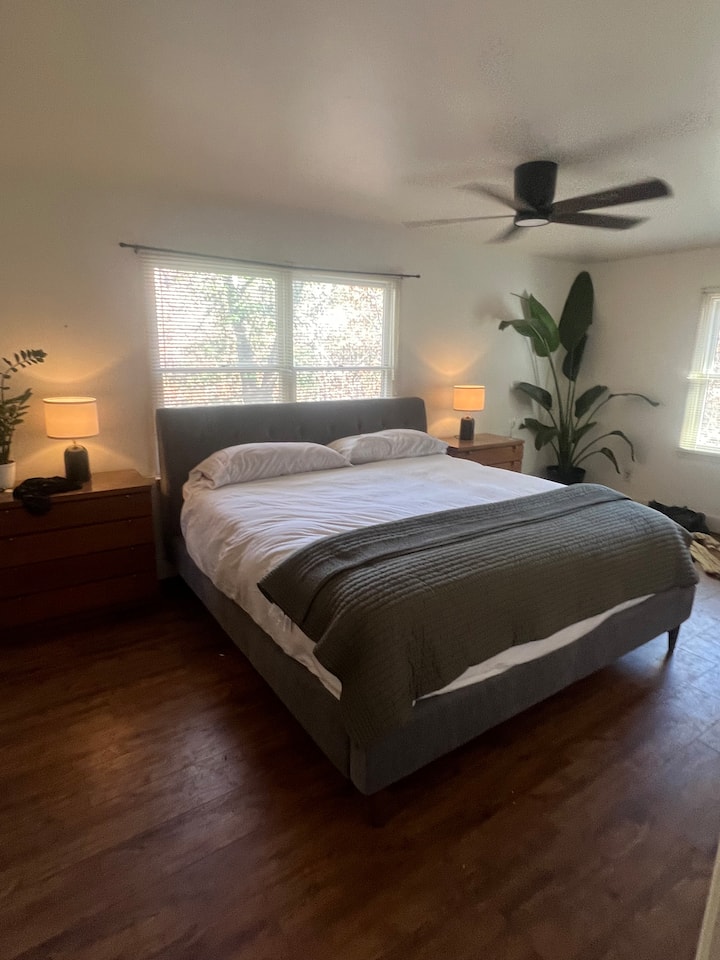 Rustic/modern Getaway - Chesterfield, MO