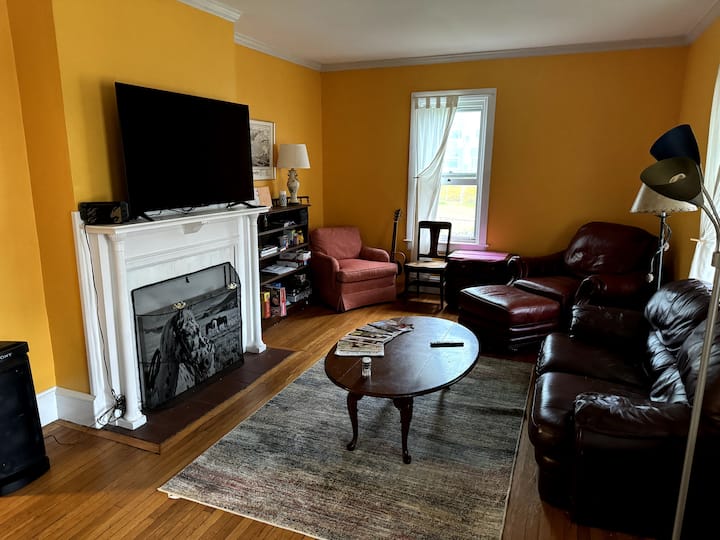 Single Room With A King-size Bed - Ithaca, NY