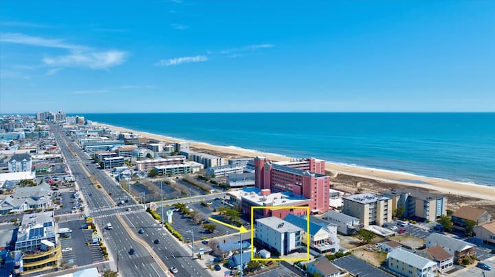 Oceanside Top Floor Family Condo - Ocean City, MD