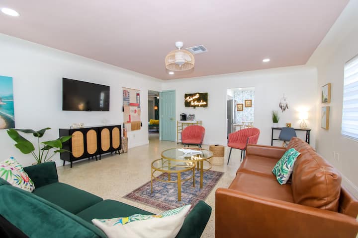 Newly Renovated Min From Beach! - Clearwater, FL