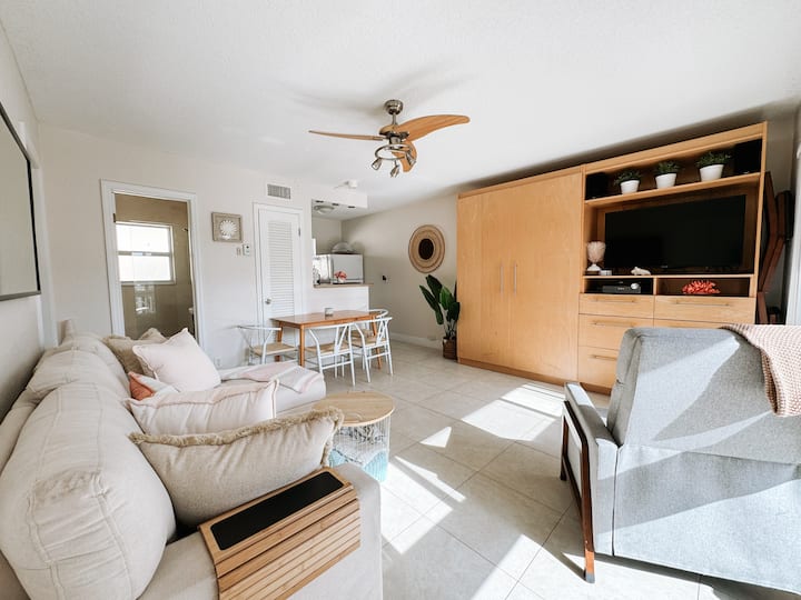 Floranada 1br, Pool, Laundry & Steps To The Beach - Pompano Beach, FL