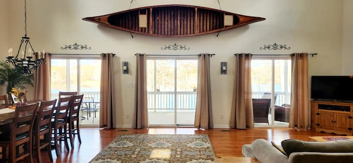 Spacious & Peaceful Lake Oasis! - Lake Anna, VA