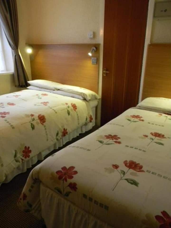 Dora Hotel Standard Family Of 3 Room - Blackpool