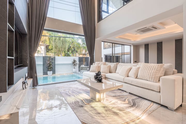 Natcha Village 5bed Pool Villa / 芭提雅市中心全新5卧6卫泳池别墅 - Thailand