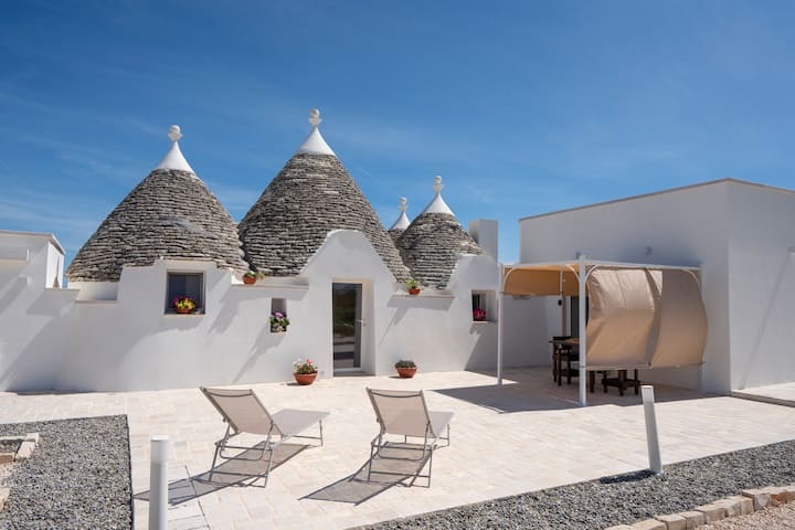 Trullo Cargiulo: Rustic Elegance In Martina Franca - Apulia