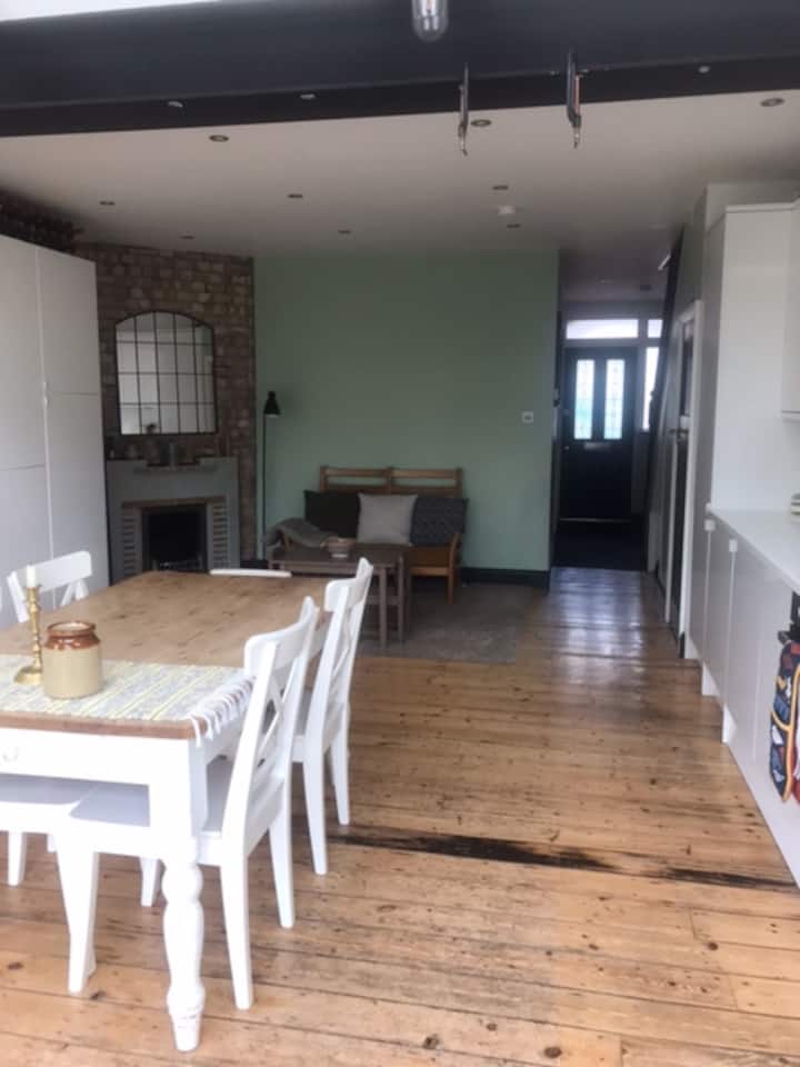 Family Home In Walthamstow - Botany Bay - London