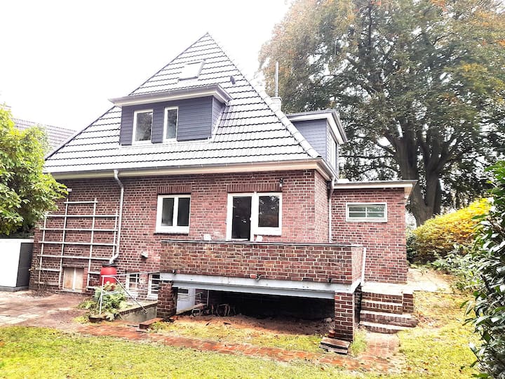 Cozy Room W Own Entrance, Central, Onsite Parking - Hamburg