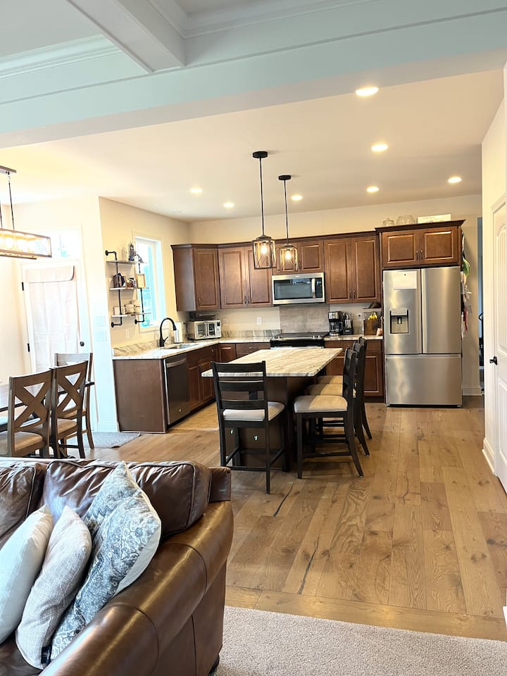 Farmhouse Style, Comfy, Quiet.
Inground Pool. - Saratoga Springs, NY