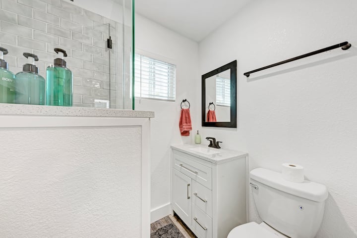 L-08 Walk To Dt, Ut, Moody, Acl Location X 10 - Austin, TX