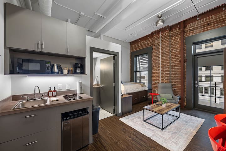 Modern Interior | 1 Bed/bath | Near Chatta Market - Chattanooga, TN