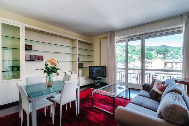 Elegante Casa Con Garage + A/c + Wi-fi + Balcony - Como