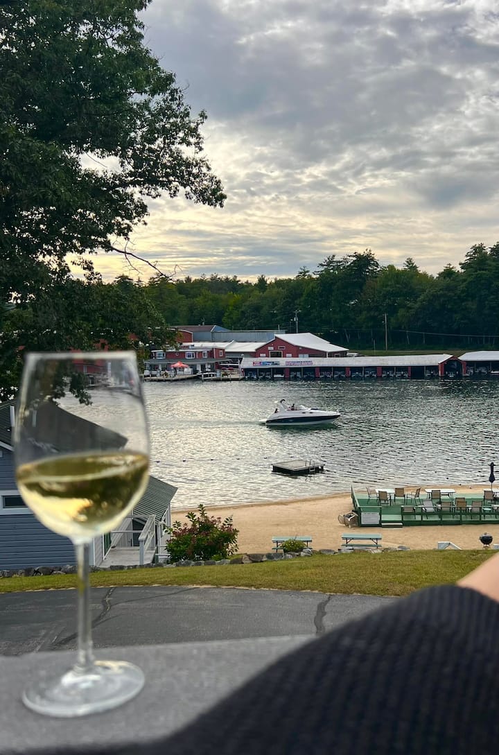 Sleepers Suite On The Water - Walk To Weirs! - Laconia, NH