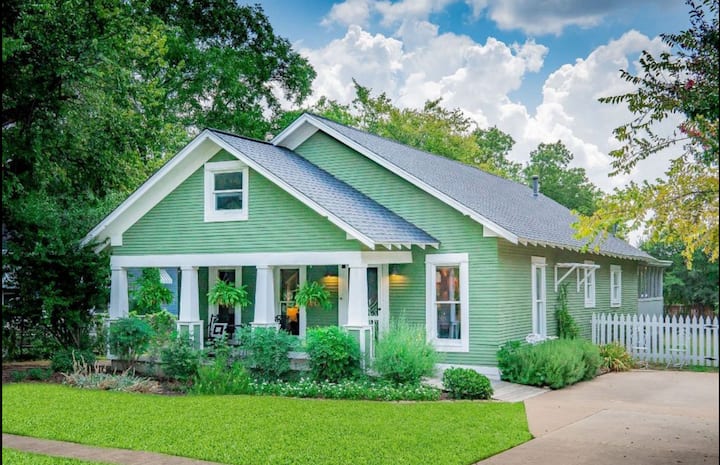 Historic Frisco Retreat Steps To Dining And Fun - Frisco, TX
