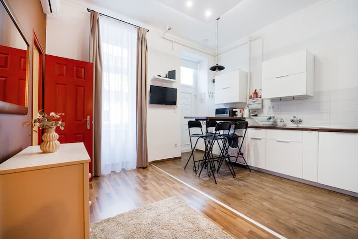 Parking | King Bed | Ac | Washer+dryer @Westend - Boedapest