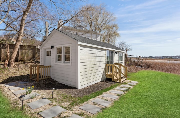 Montauk Waterfront Cottage - Montauk, NY