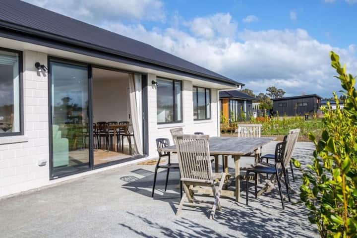 Arthurs Vineyard - Sleeps 10 - Martinborough