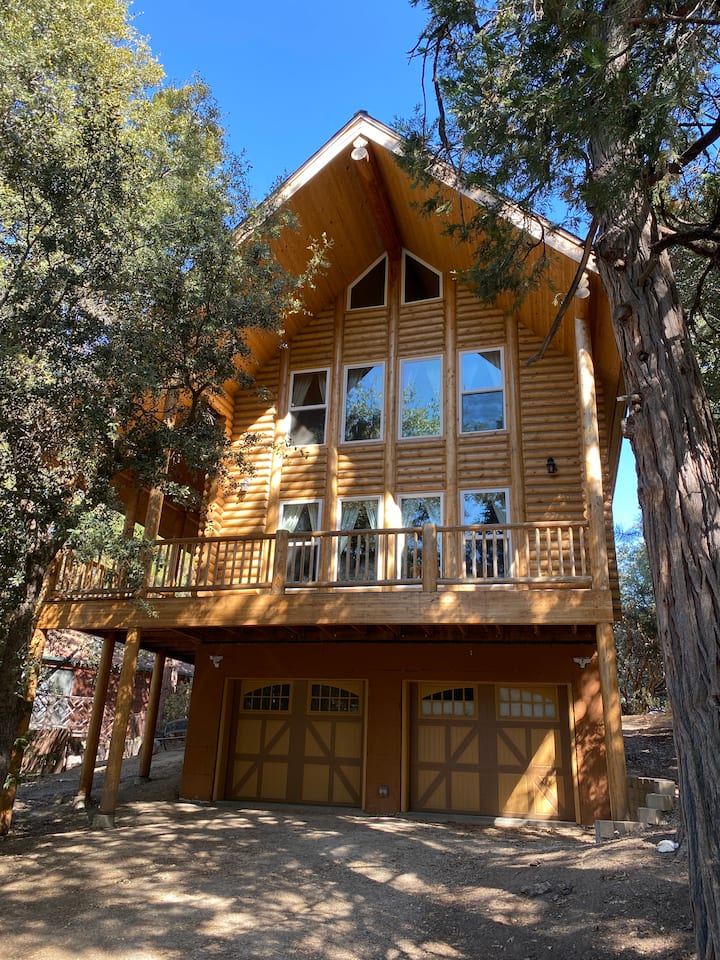 Beautiful Mountain Log Cabin - Idyllwild-Pine Cove, CA