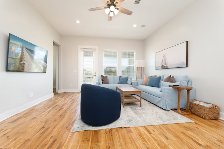 Be A Nomad | Newly Renovated | 4 Blocks To Beach - Jacksonville Beach, FL