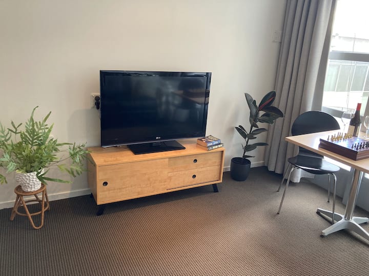 Sunny, Clean, Central - Auckland