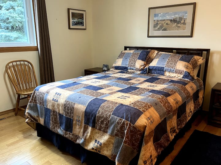 Charming 4 Bedroom Home - Cochrane