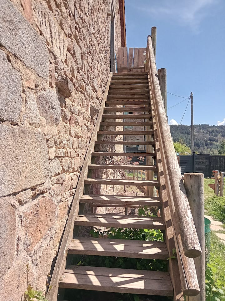 Gite Pour 12 Personnes Maximum - Ambert