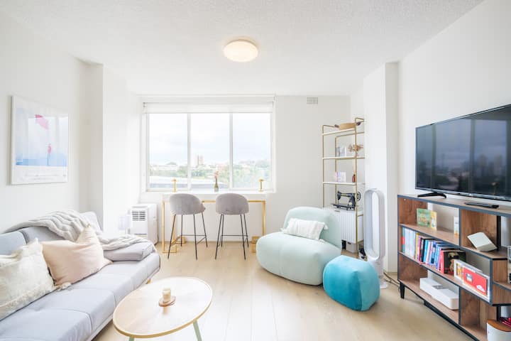 2 Bedroom Water Views Edgecliff Harbour Apartment - Coogee