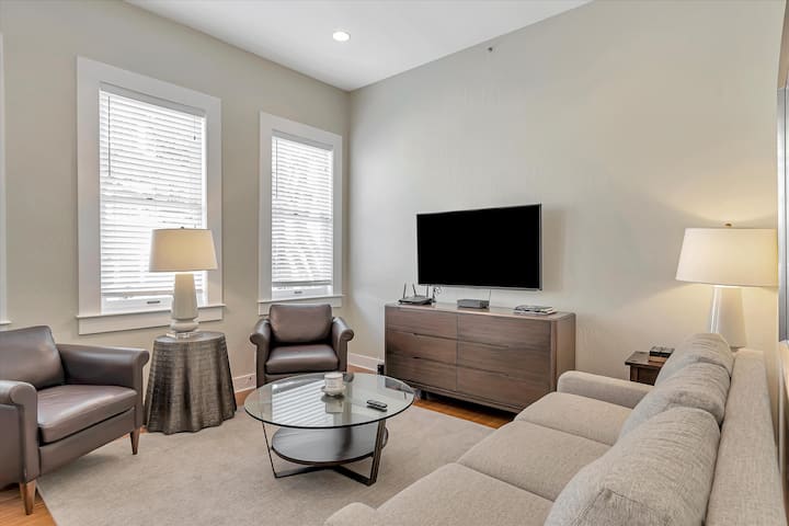 1 Bedroom 1 Bath Condo In North Beach! - San Francisco, CA