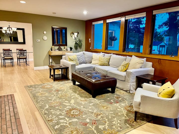 Expansive Home In Lake Community, Well Appointed. - Madison, WI